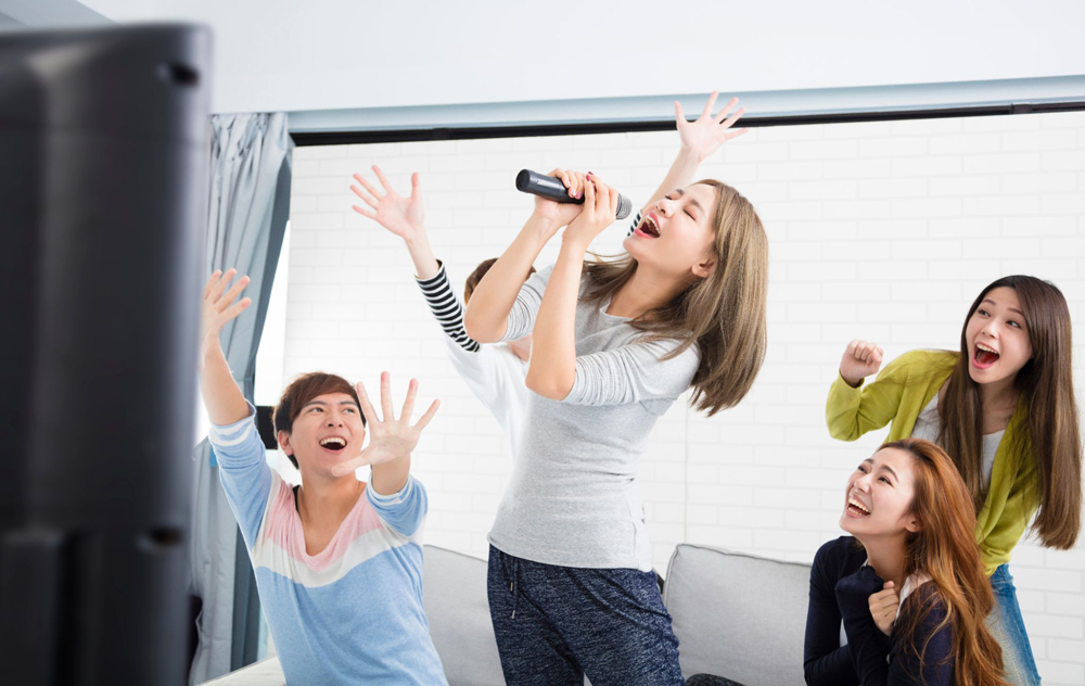 How To Sing Karaoke Like A Pro: The Complete Guide For Beginners - MB ...